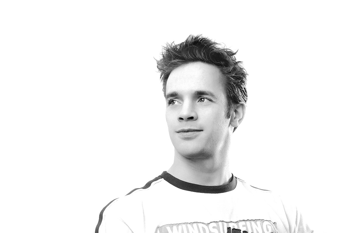 Chris Doe - Action On Line